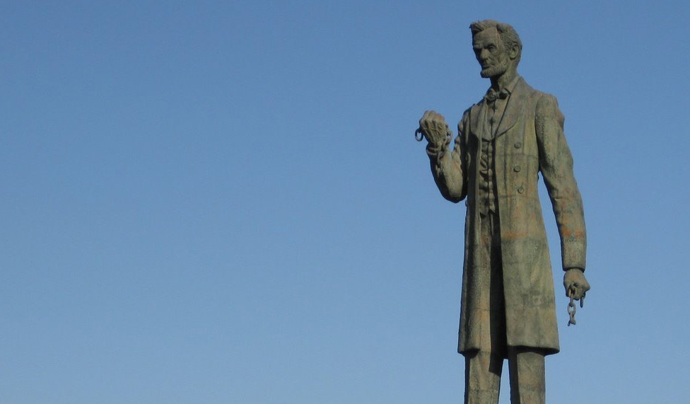 La Estatua de Abraham Lincoln de Tijuana – El Regional